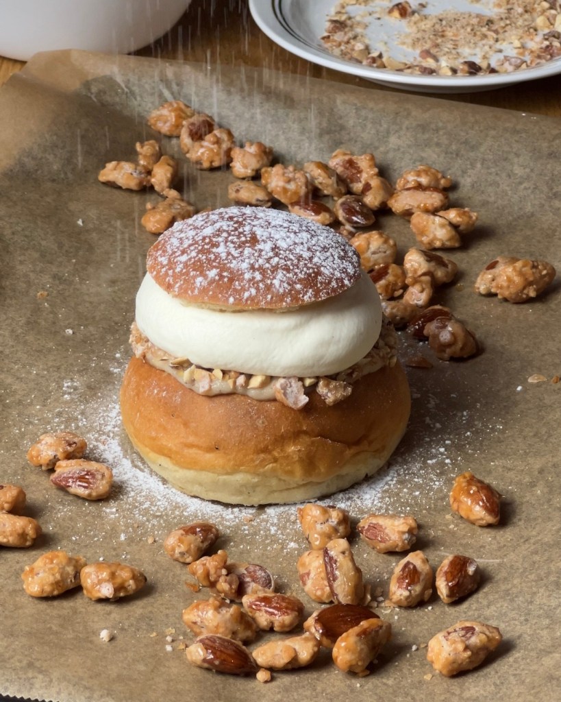 Semlor med brända mandlar (godaste semlan!) – Baka med Josefine